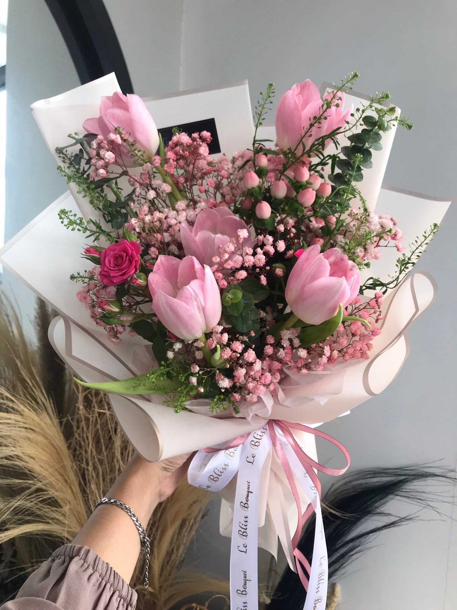 Buket Bunga Anniversary Surabaya – Kirim Cinta Lewat Le Bliss – Le ...