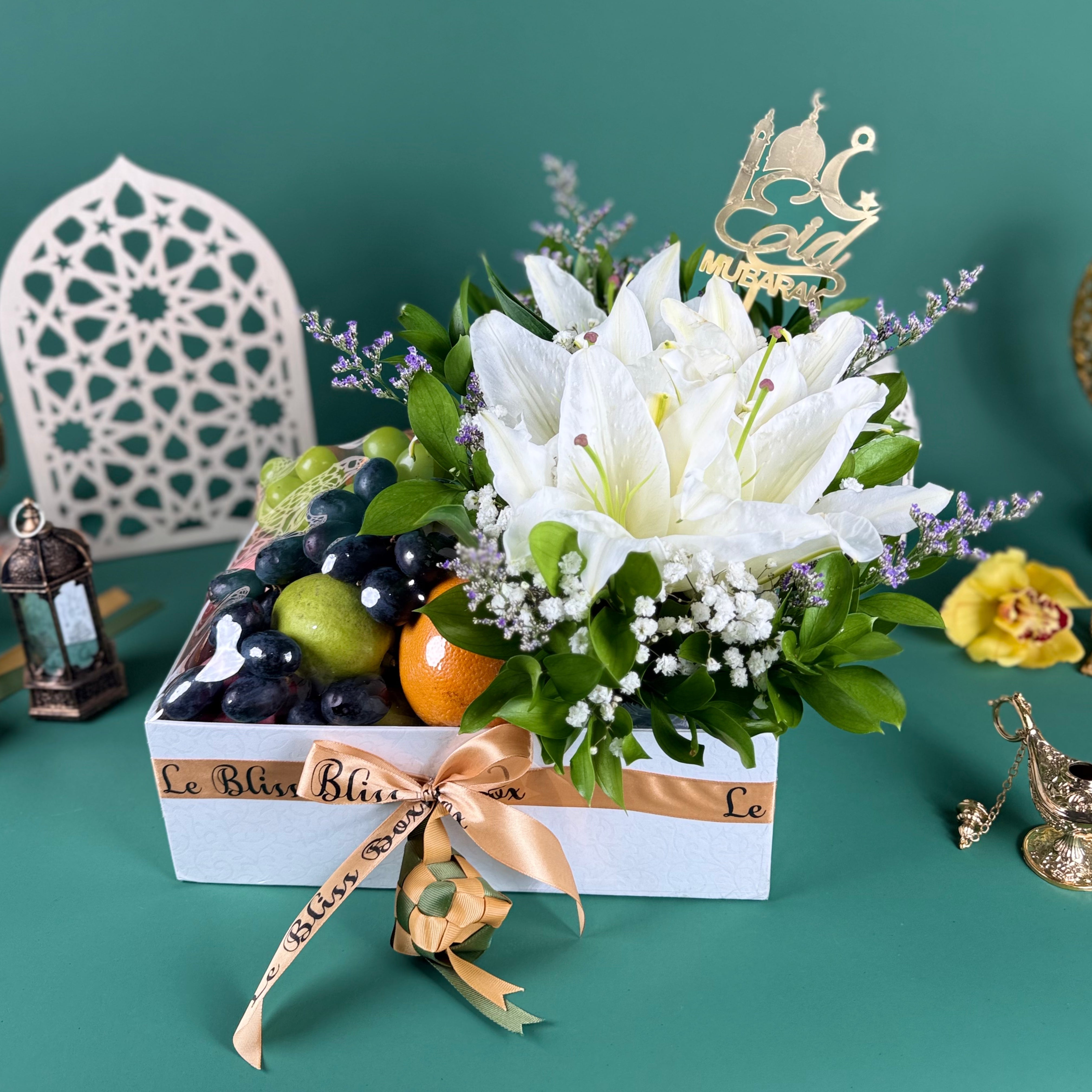 White Lily Eid Blessings Fruit Box – Le Bliss Bouquet